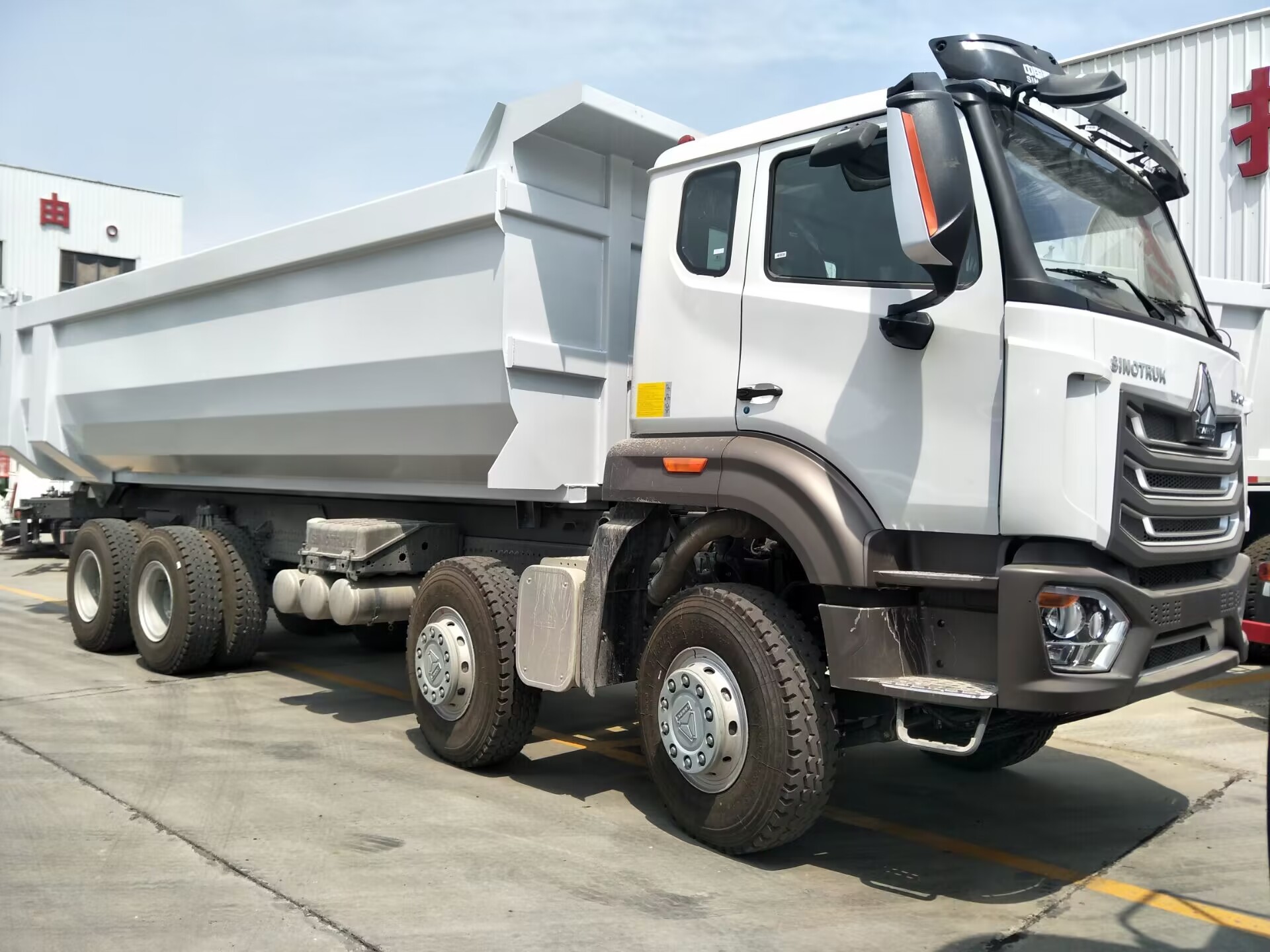 HOWO N7 Cab LHD 12wheels 8X4 400HP Dump Truck For Mining U Type