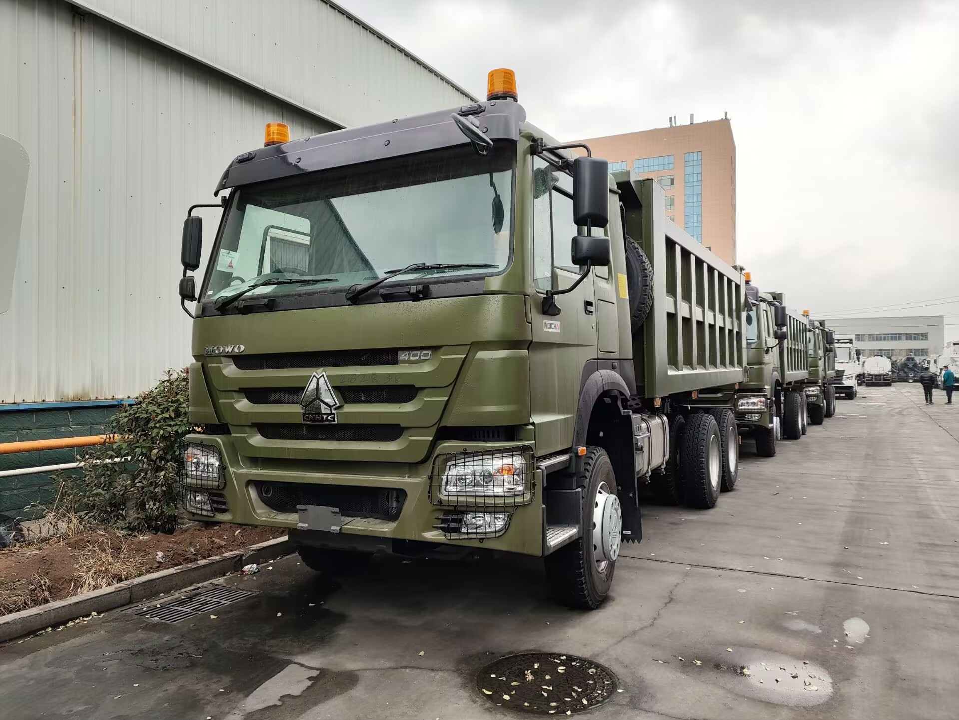 SINOTRUK HOWO 400HP Green Tipper Dump Truck RHD 6×4 12wheels High ...