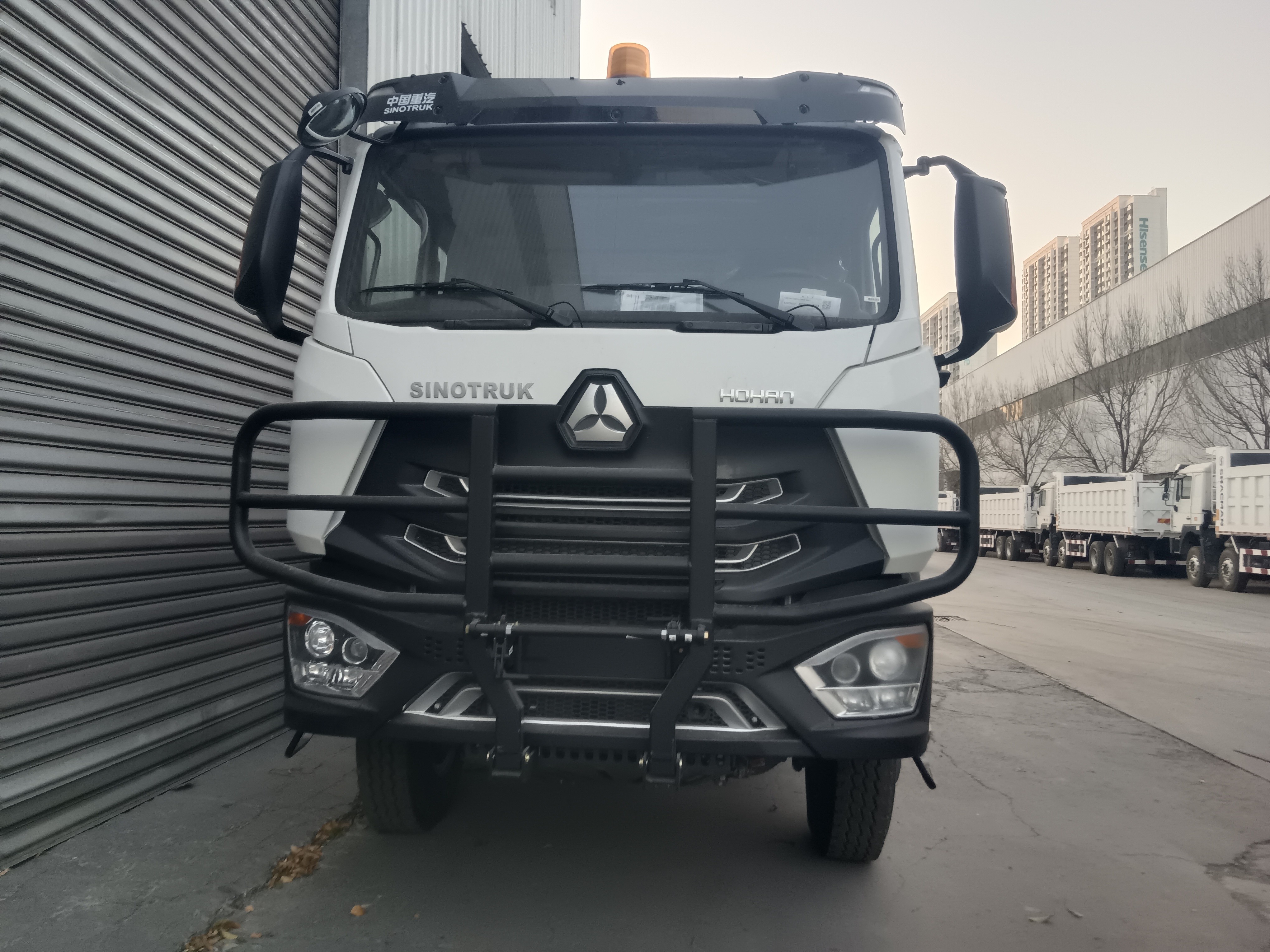 SINOTRUK HOWO 400 HP Tipper Dump Truck For Construction N7 Military ...