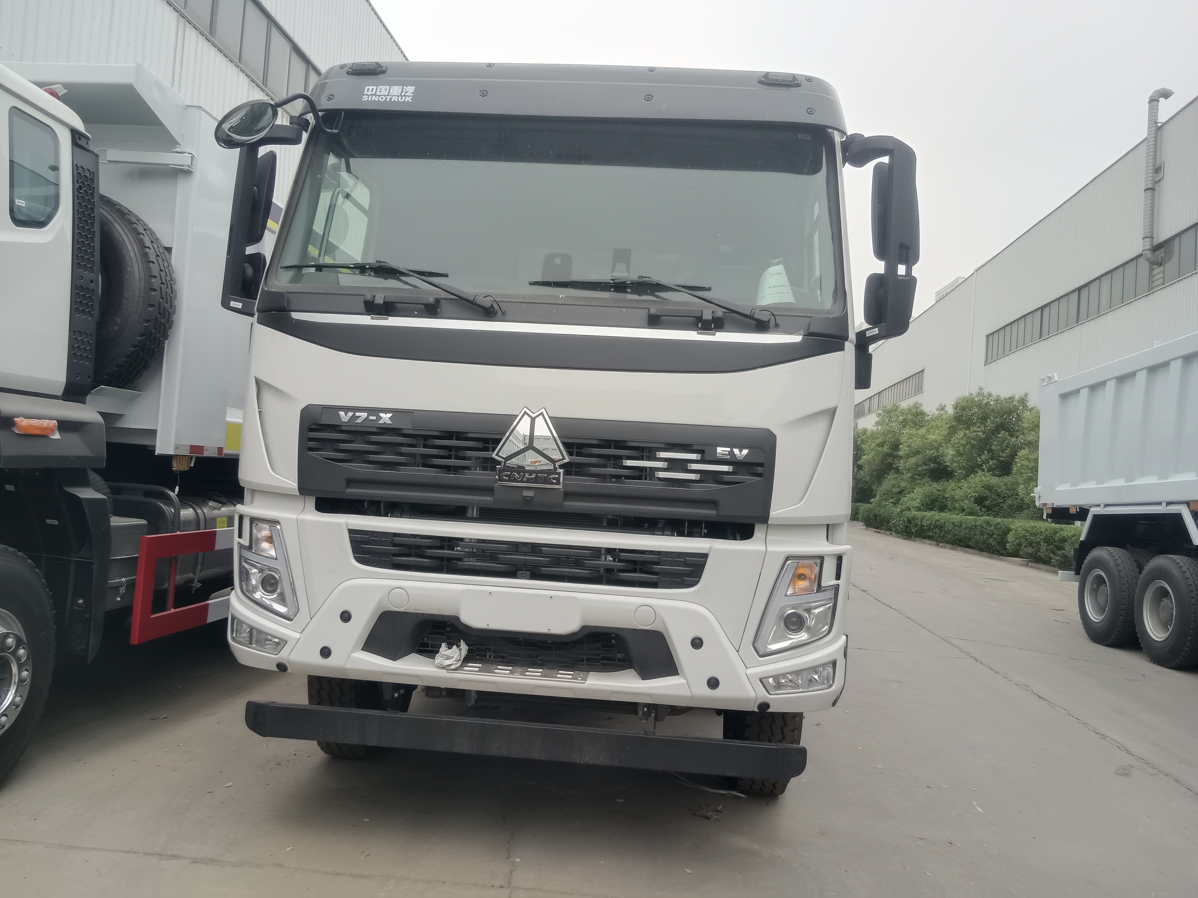 SINOTRUK HOWO 380HP Tipper Dump Truck 12 Wheels LHD 31 Tons 20-30CBM V7 ...