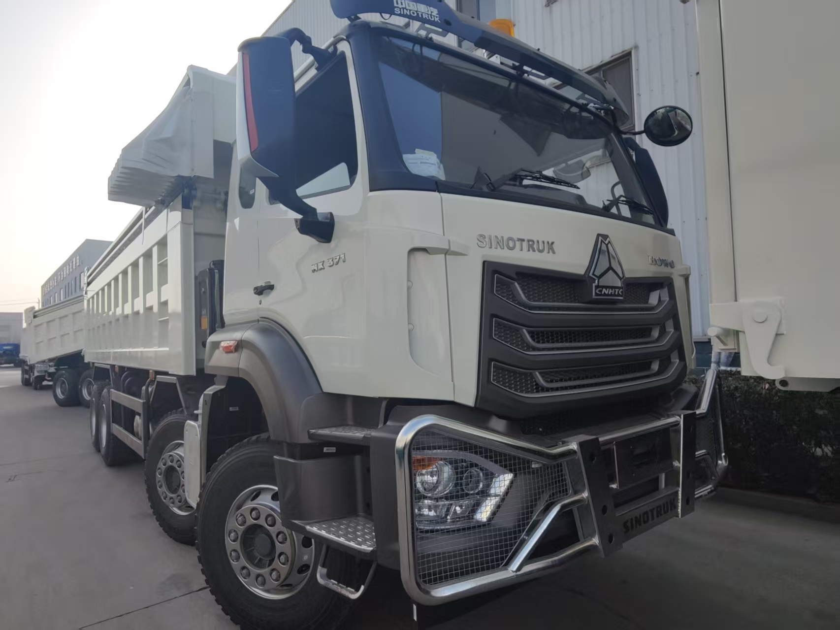 Sinotruk NX 371HP Tipper Dump Truck 50-60T